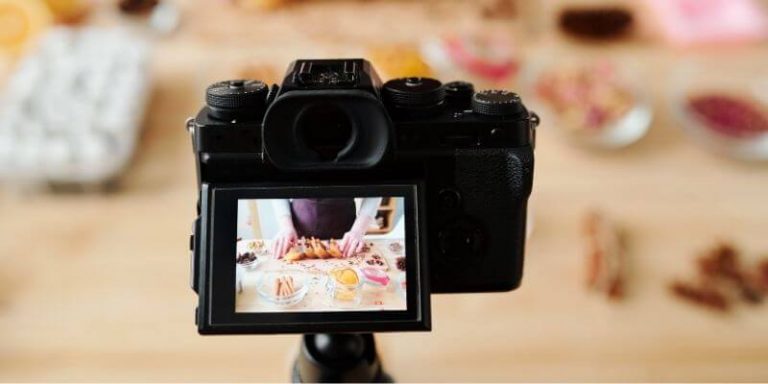 5 Best Vlogging Cameras Under $100 in 2021 (Quick Review)